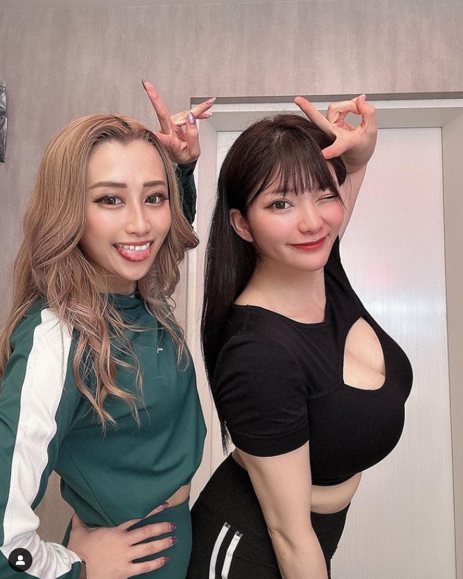 【画像】パラス選手に抱きつかれたラウンドガールSAORIとは？ナイスバディーな美女だった！ | あるふぁべ～た